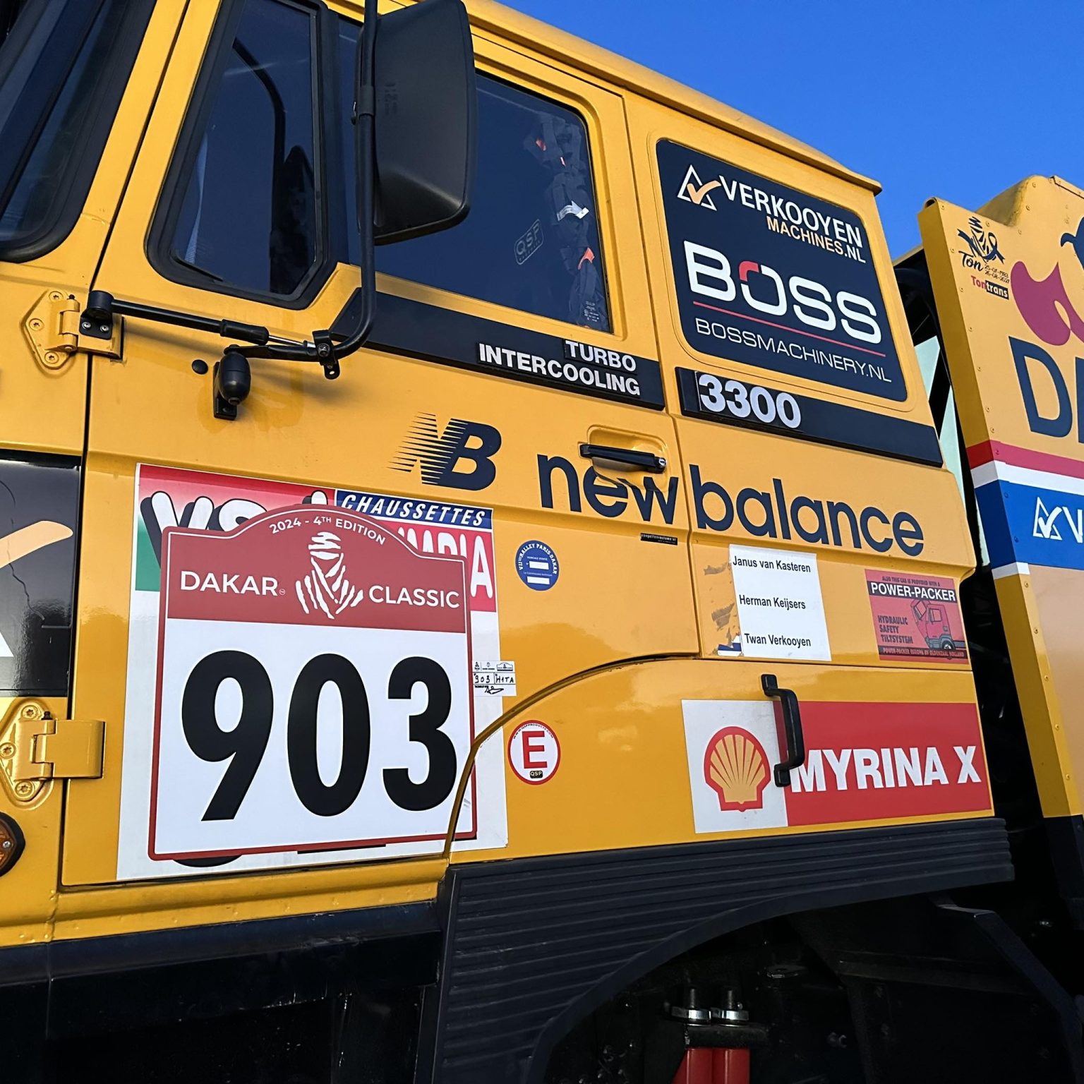 Janus van Kasteren wint per ongeluk de proloog – RallyTrucks